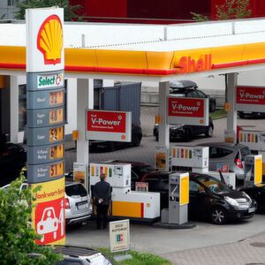Shell rüstet erste Tankstellen mit Ladesäulen für Elektroautos aus